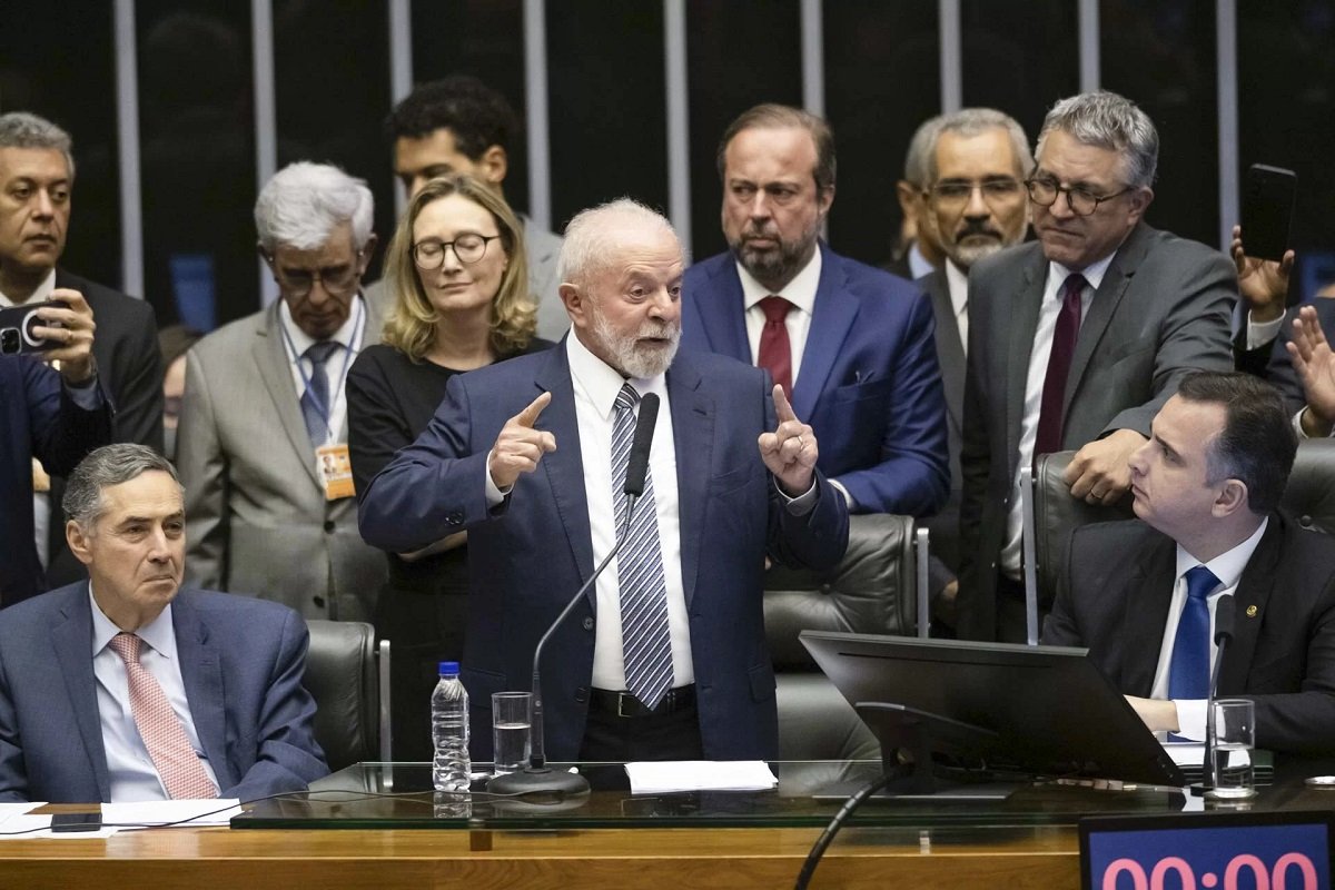 Vídeo Deputado Do Pt Dá Tapa Em Colega Em Sessão Com Lula Na Câmara